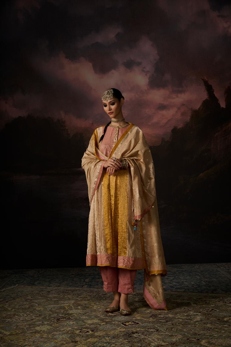 SWATTI KAPOOR presents Gul Set available only at FEI