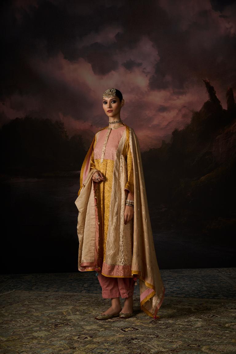 SWATTI KAPOOR presents Gul Set available only at FEI