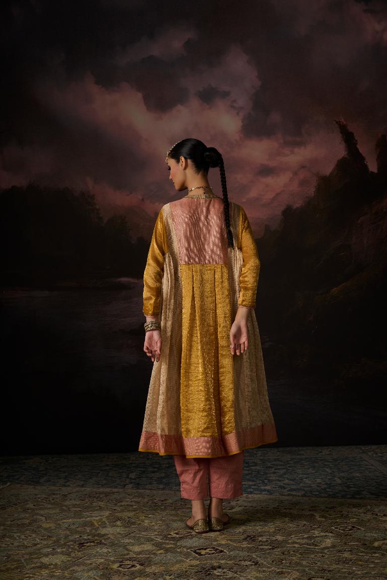 SWATTI KAPOOR presents Gul Set available only at FEI